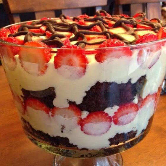 STRAWBERRY BROWNIE TRIFLE – Phitip Recipes